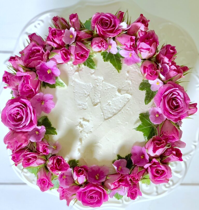 The Do's and Don'ts of Fresh Flowers on Cakes: A Comprehensive Guide ...