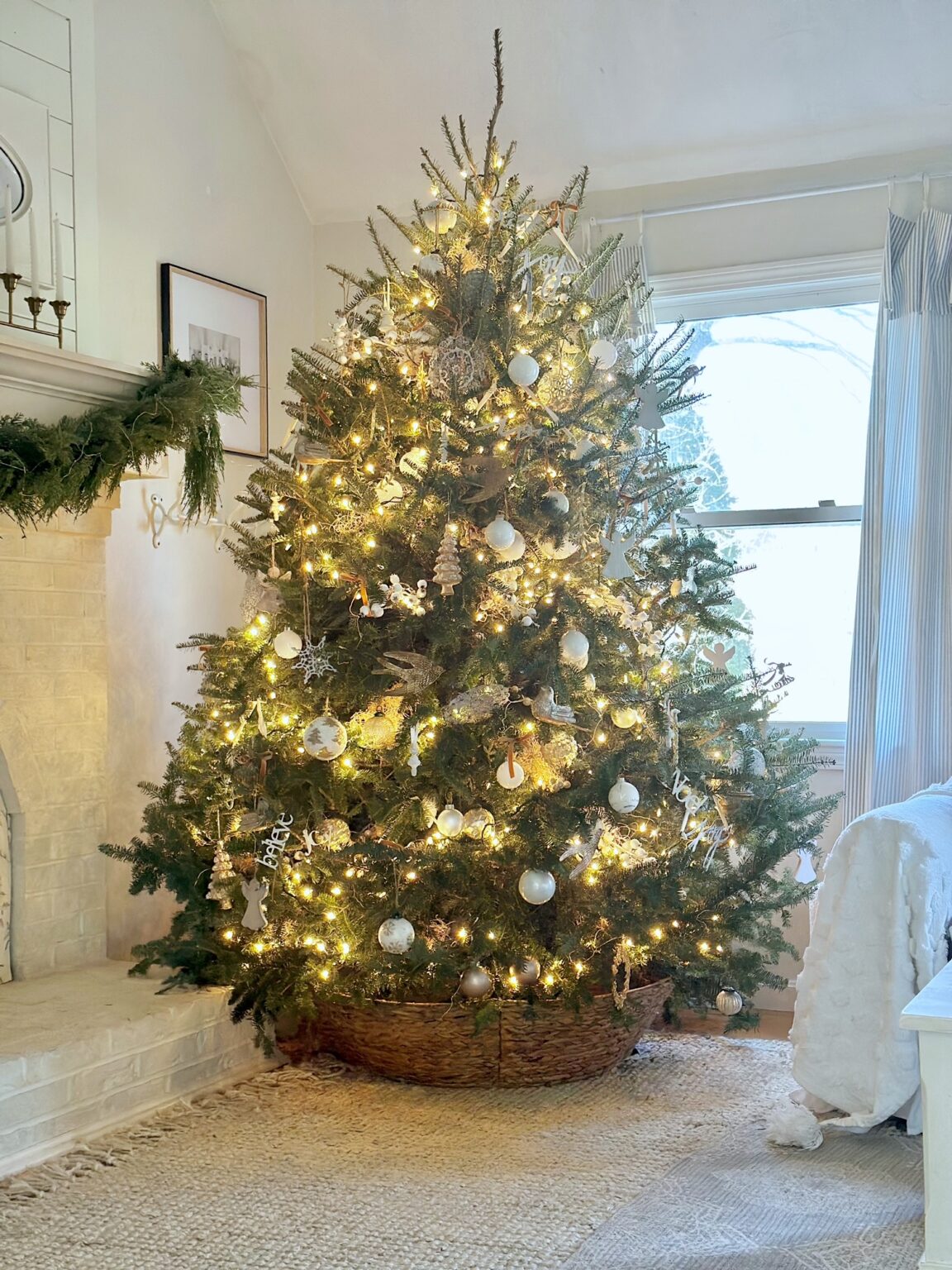 How to Make a Christmas Tree Basket (Using a Woven Tree Collar ...