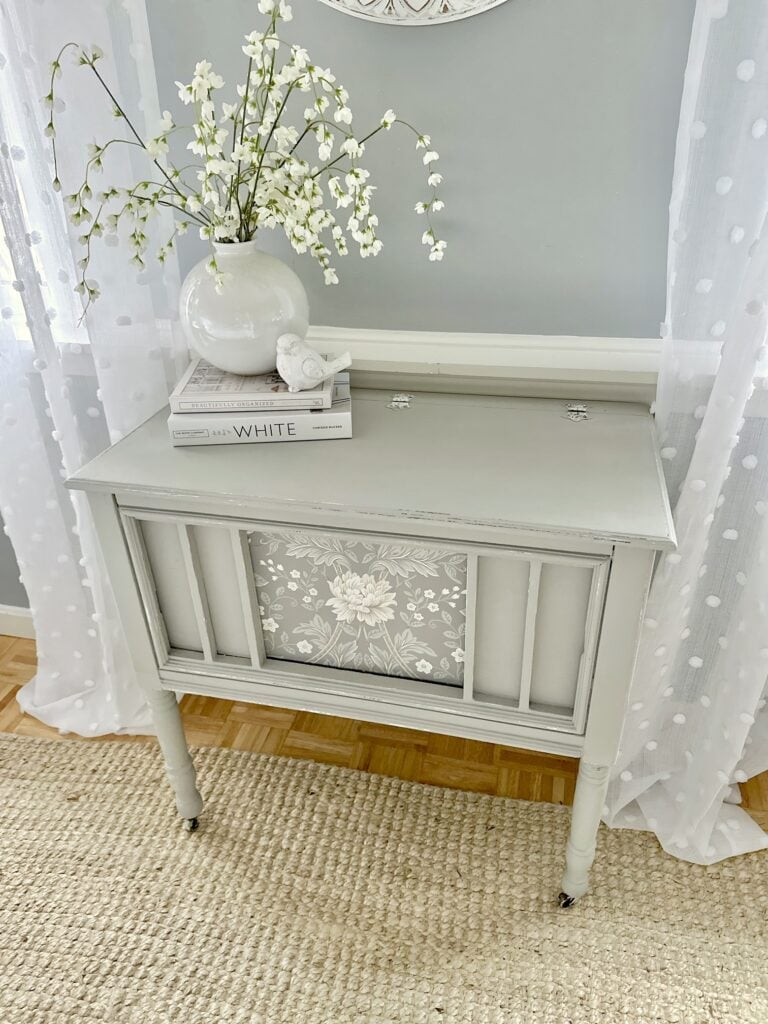 How to Distress Furniture with Chalk Paint: The Only Technique You Need ...