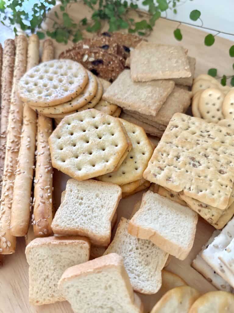 Crackers for Charcuterie Boards (How to Choose Crackers That Make a ...